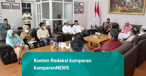 Viral Wanita di Sumut Pamer Payudara Sambil Berhijab, Berujung Nangis Minta Maaf | kumparan.com